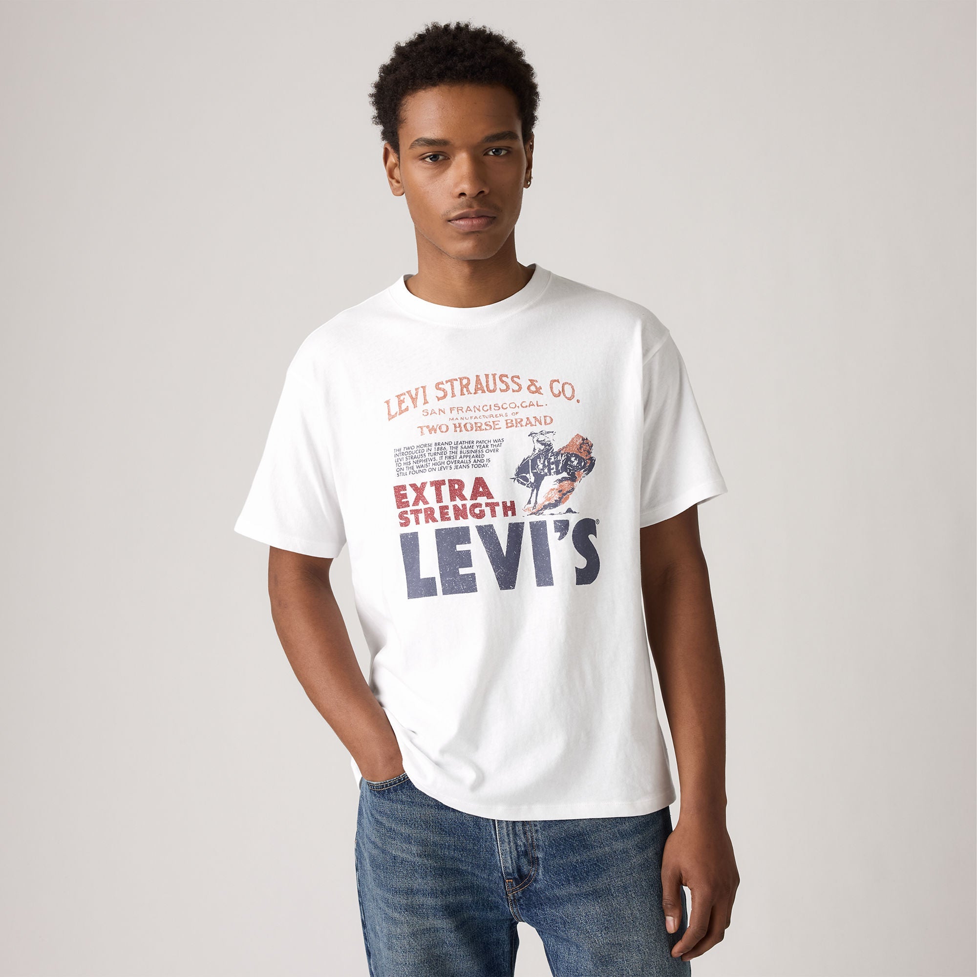 Levi's® Men's Graphic Vintage Fit T-Shirt - Black | Levi's TH