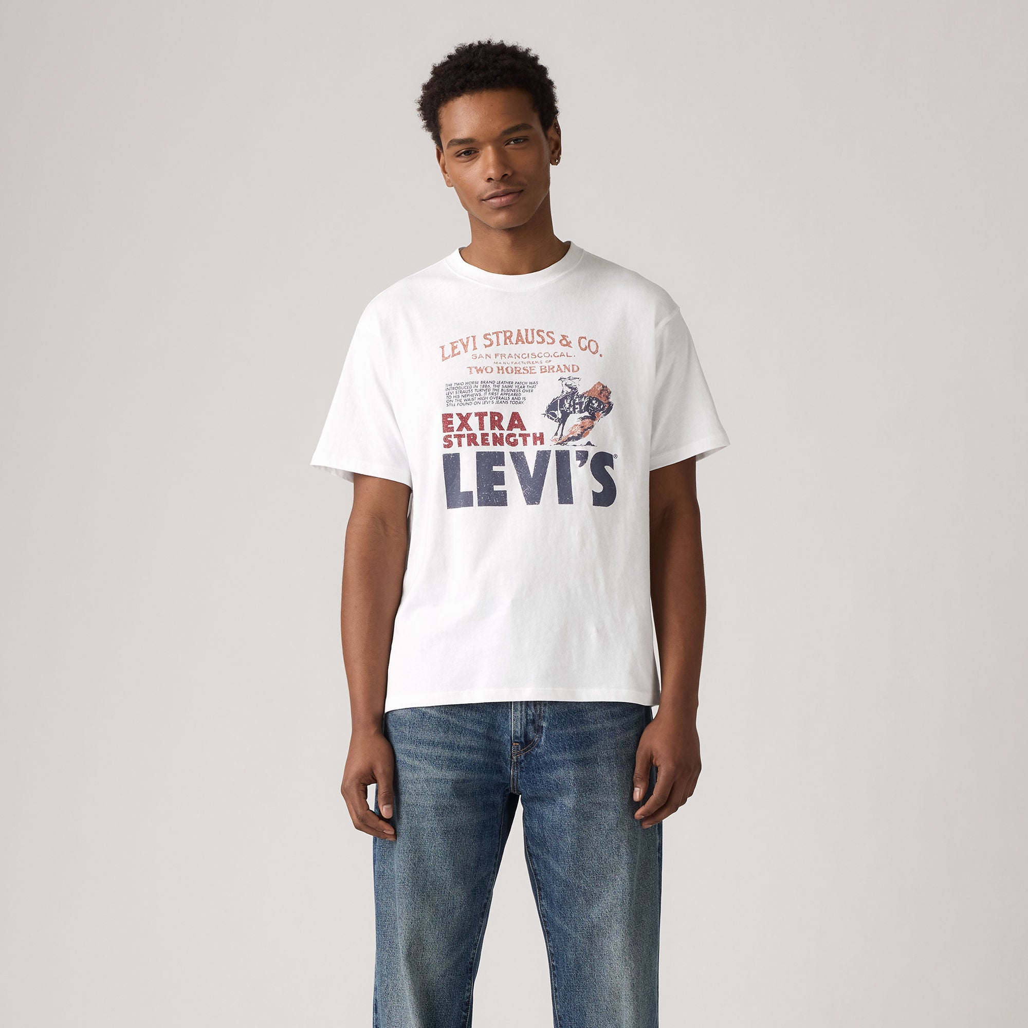 Levi's® Men's Graphic Vintage Fit T-Shirt - Black | Levi's TH