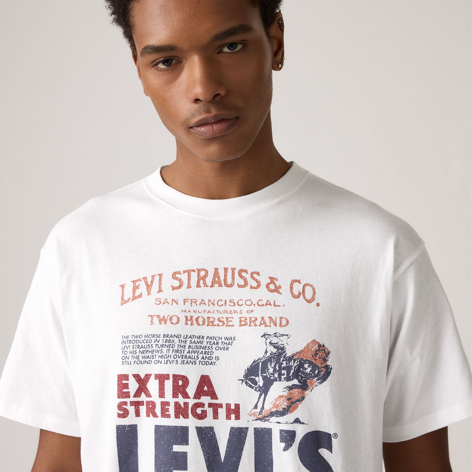 Levi's® Men's Graphic Vintage Fit T-Shirt - Black | Levi's TH