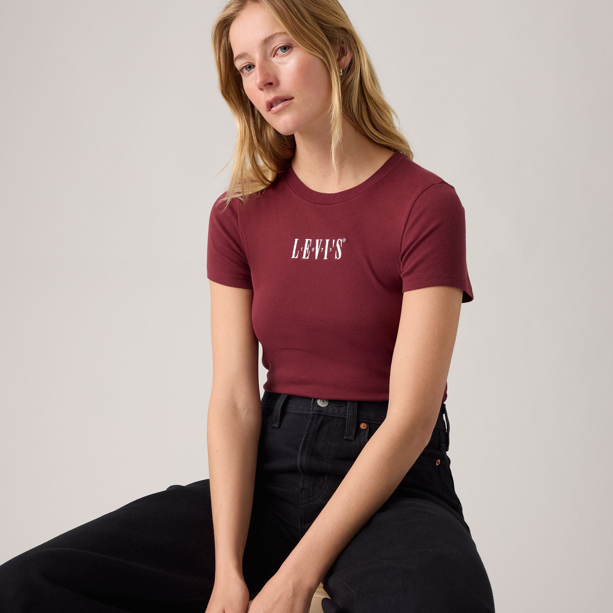 Levi's® Women's Graphic Essential T-Shirt - Red | Levi's TH